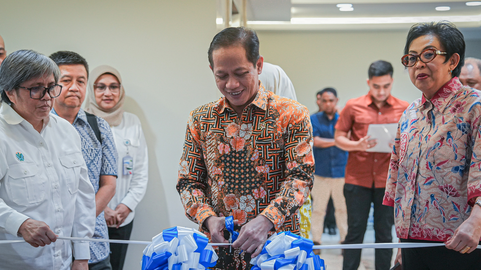 Menteri LH Resmikan Waste Crisis Center: Langkah Nyata KLH/BPLH Atasi Darurat Sampah Nasional ...