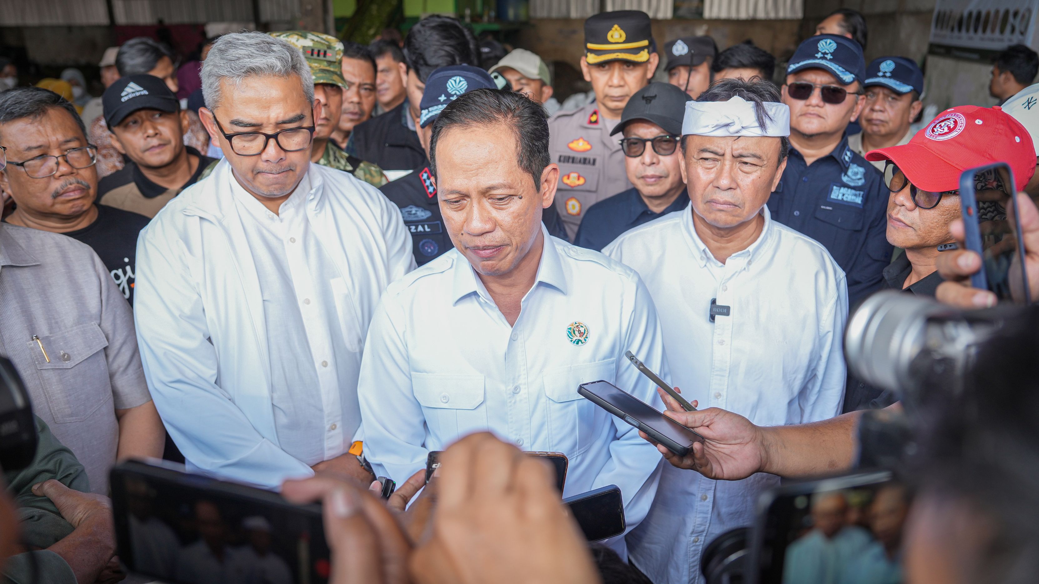 Menteri LH: Jangan Selesaikan Darurat Sampah Bandung dengan Racuni ...