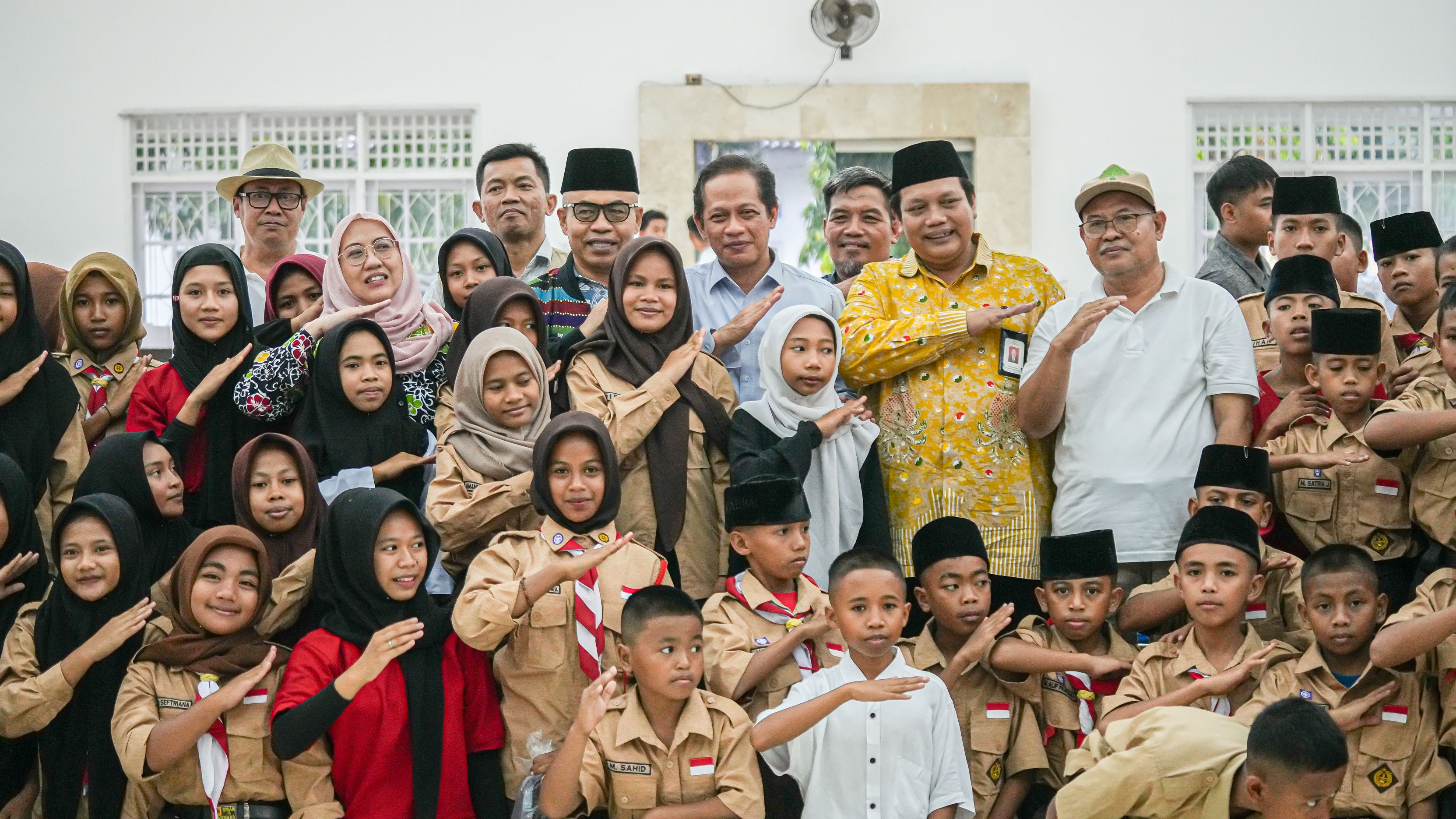 Tinjau Pengelolaan Sampah dan Dorong Edukasi Lingkungan Berkelanjutan di Lombok, Menteri Hanif ...
